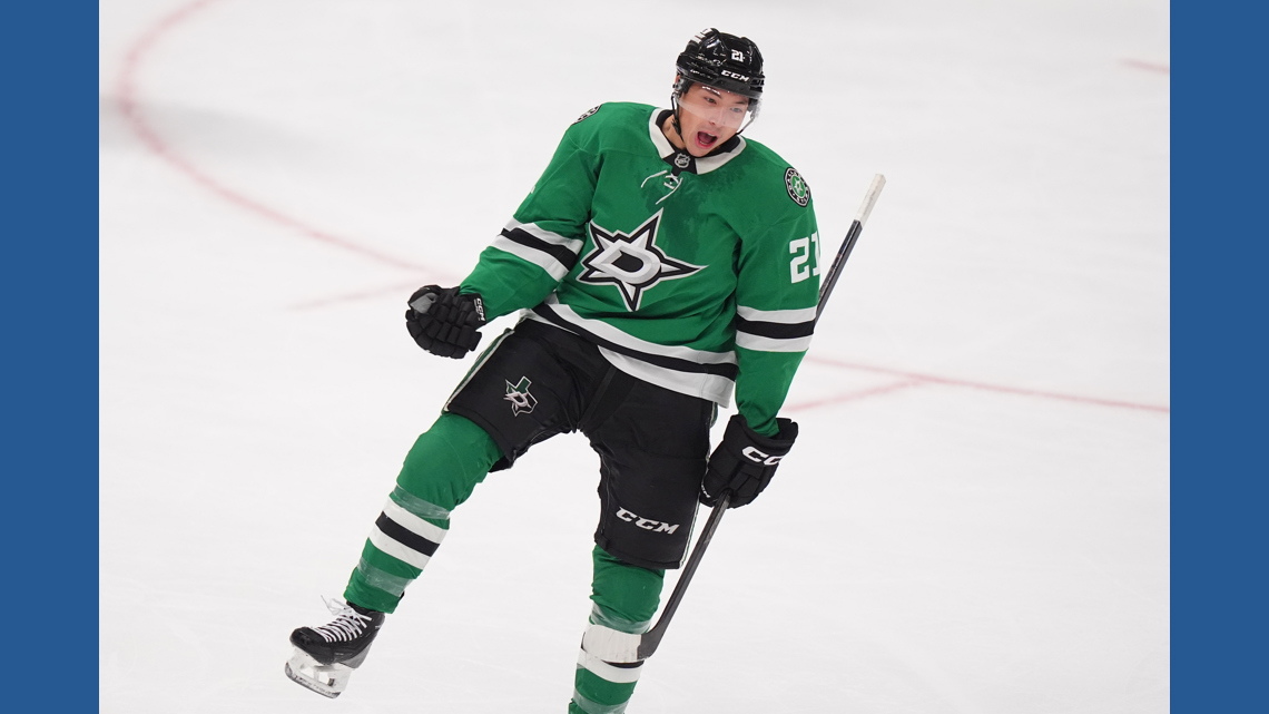 Robertson's natural hat trick leads Stars past Flyers 5-1 | abc10.com