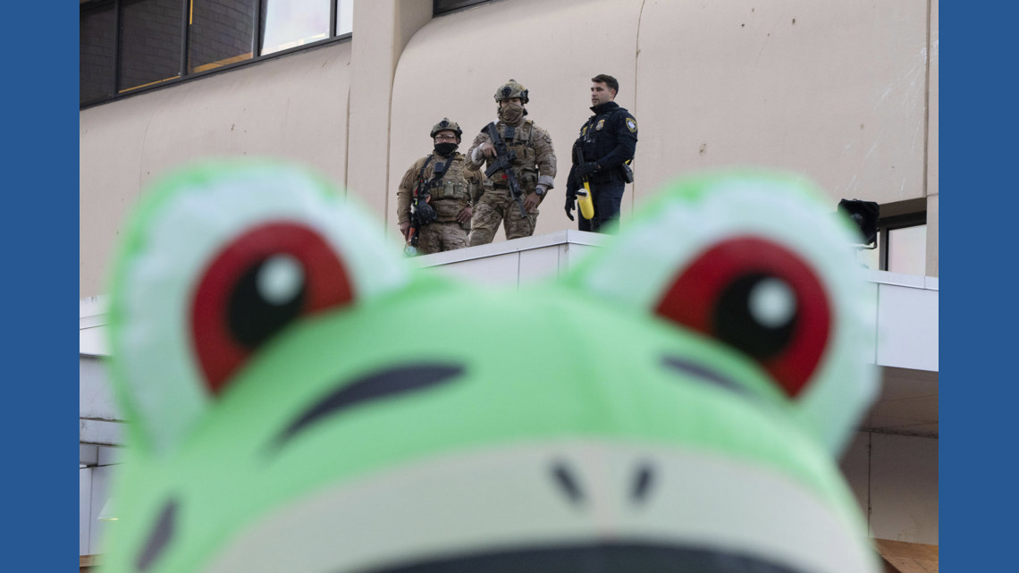 How inflatable costumes ballooned at anti-Trump rallies due to a ...