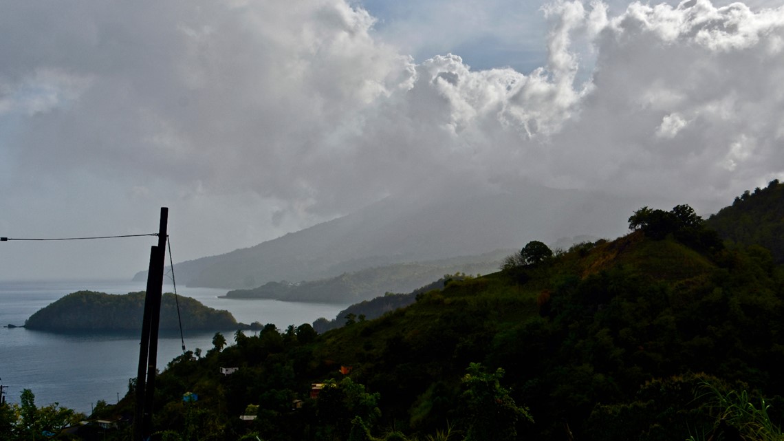 St. Vincent volcano spews ash in biggest explosive eruption | abc10.com