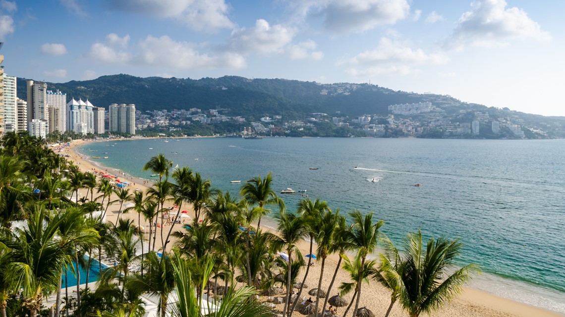 Tourists killed: 2 dead, 1 hurt after shooting at Acapulco beach ...