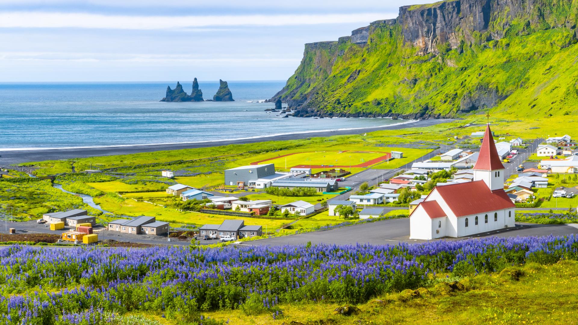 What's the difference between Iceland and Greenland? | abc10.com