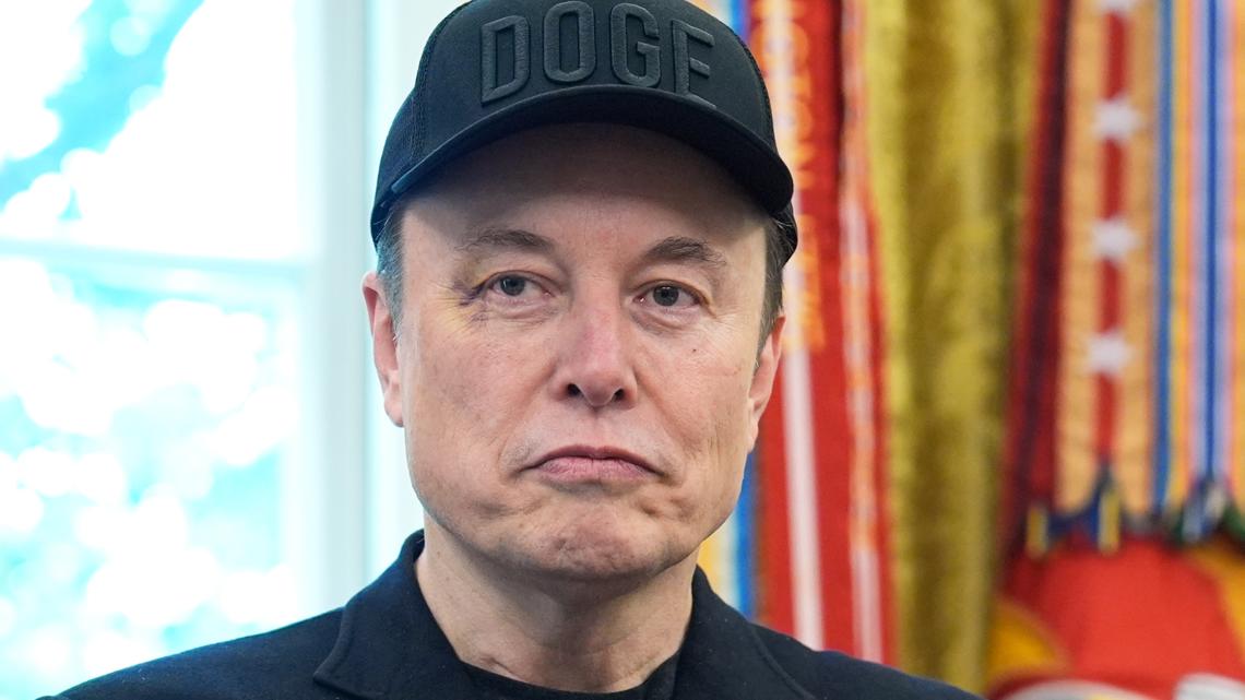 Elon Musk explains his black eye at Oval Office goodbye event with ...