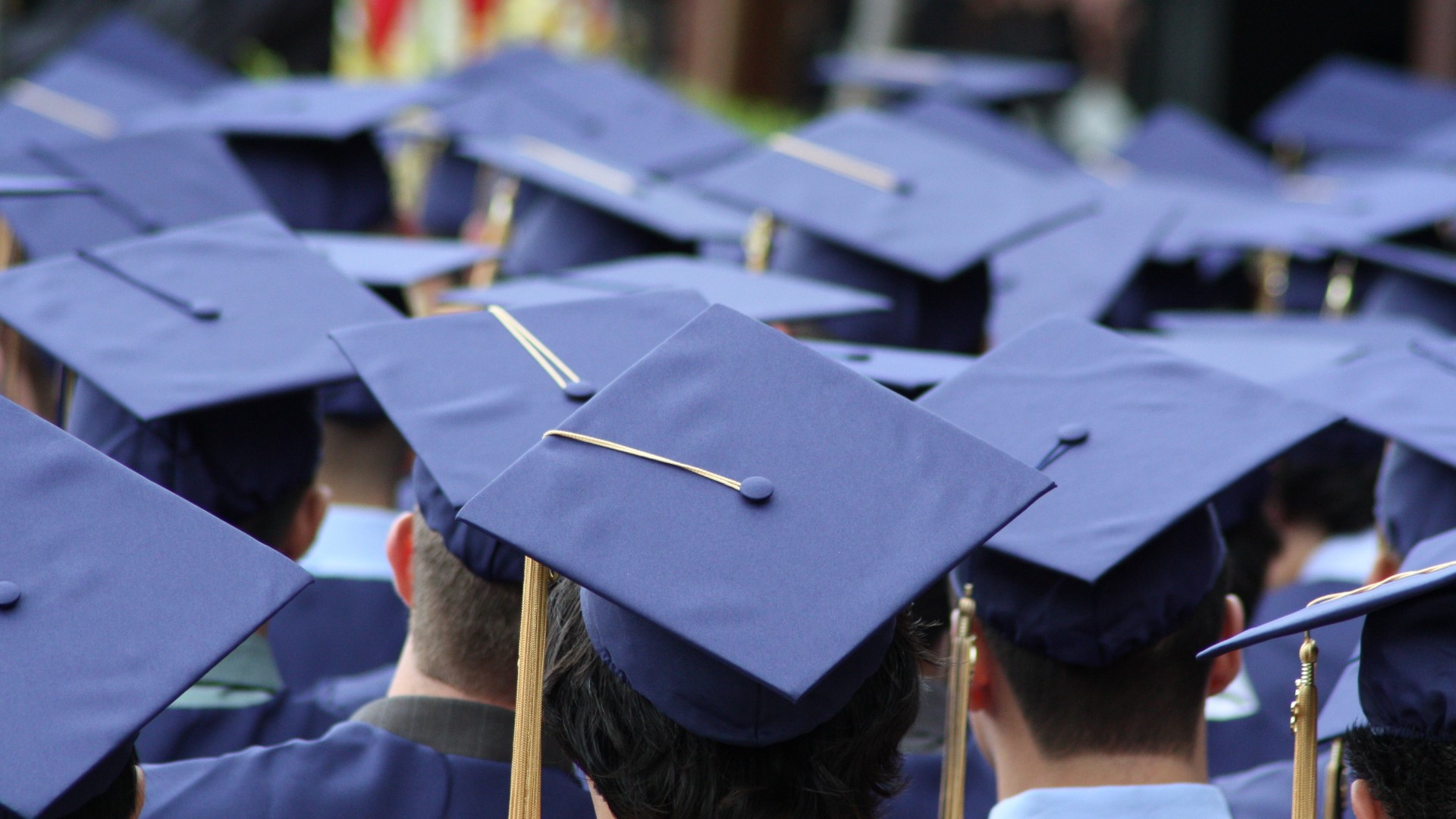 Florida graduates boo commencement speaker over AI remarks | abc10.com