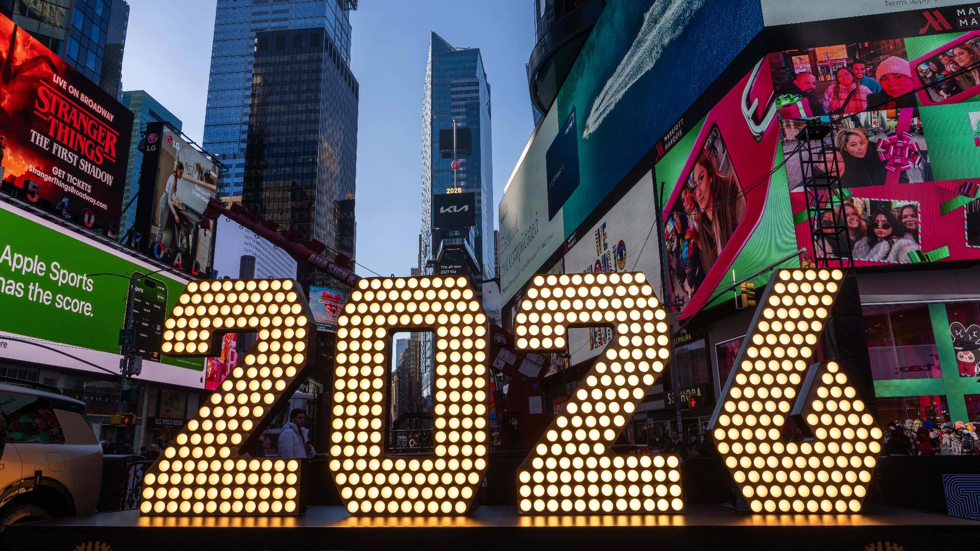 Times Square’s New Year’s Eve Ball gets a fresh crystal upgrade | abc10.com