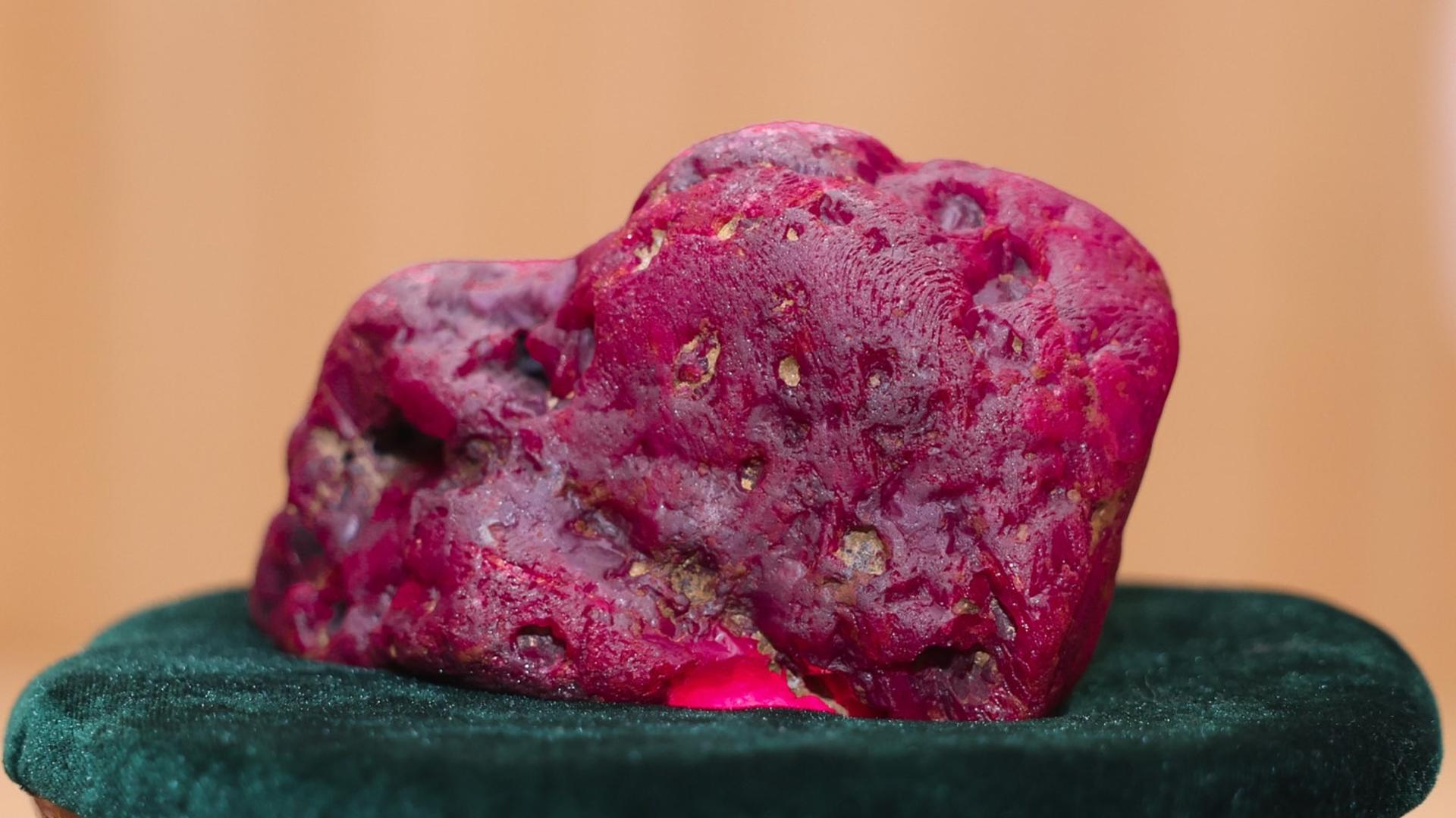 Massive 11,000-carat ruby discovered by miners in Myanmar | abc10.com