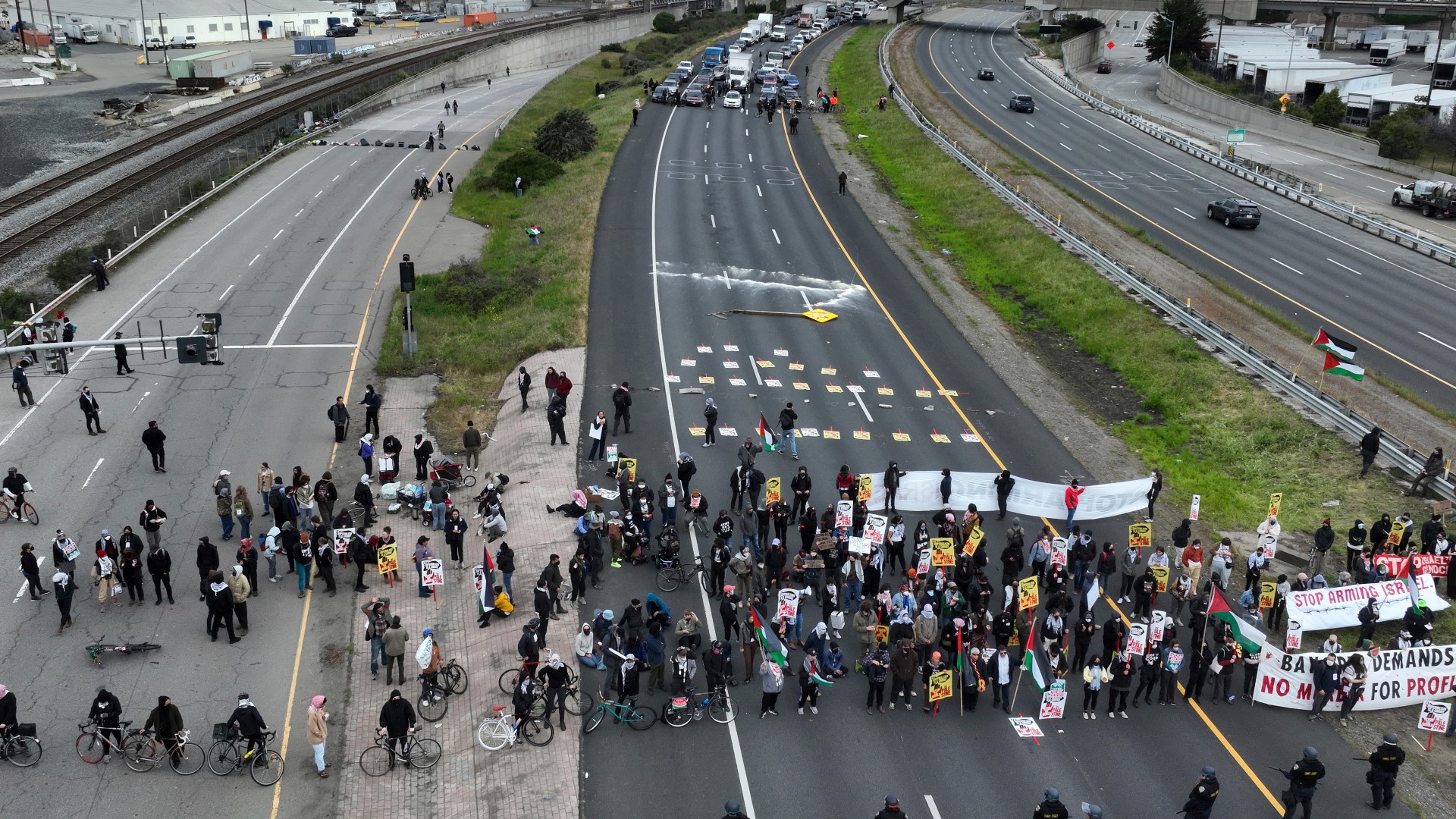 Golden Gate Bridge shut down over pro-Palestinian protest | abc10.com