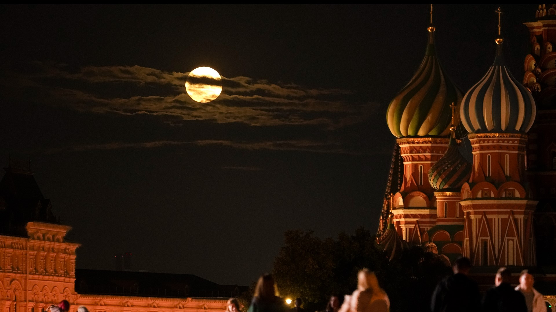 PHOTOS: Rare blue supermoon lights up August night sky | abc10.com