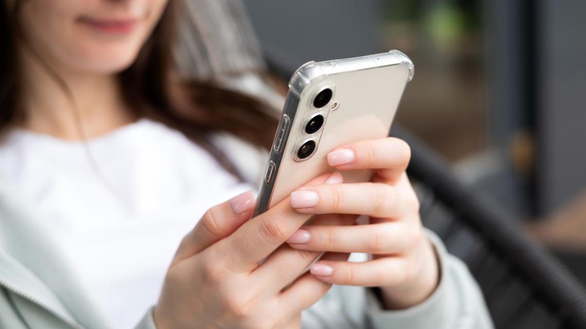 Samsung is shutting down its built-in messaging app. Here's what you ...
