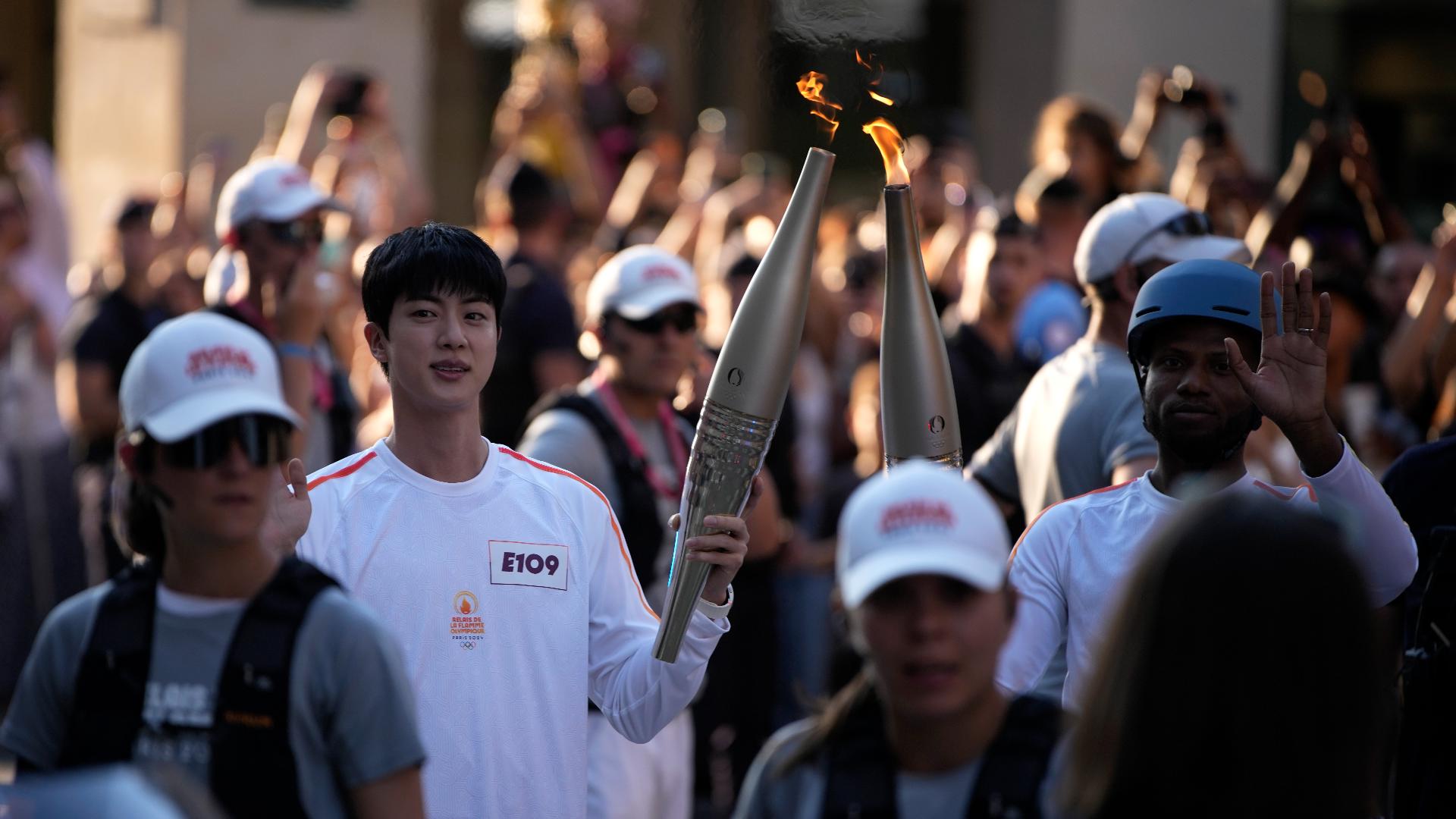 Olympic torch relay 2024: Who gets to hold the flame? | abc10.com