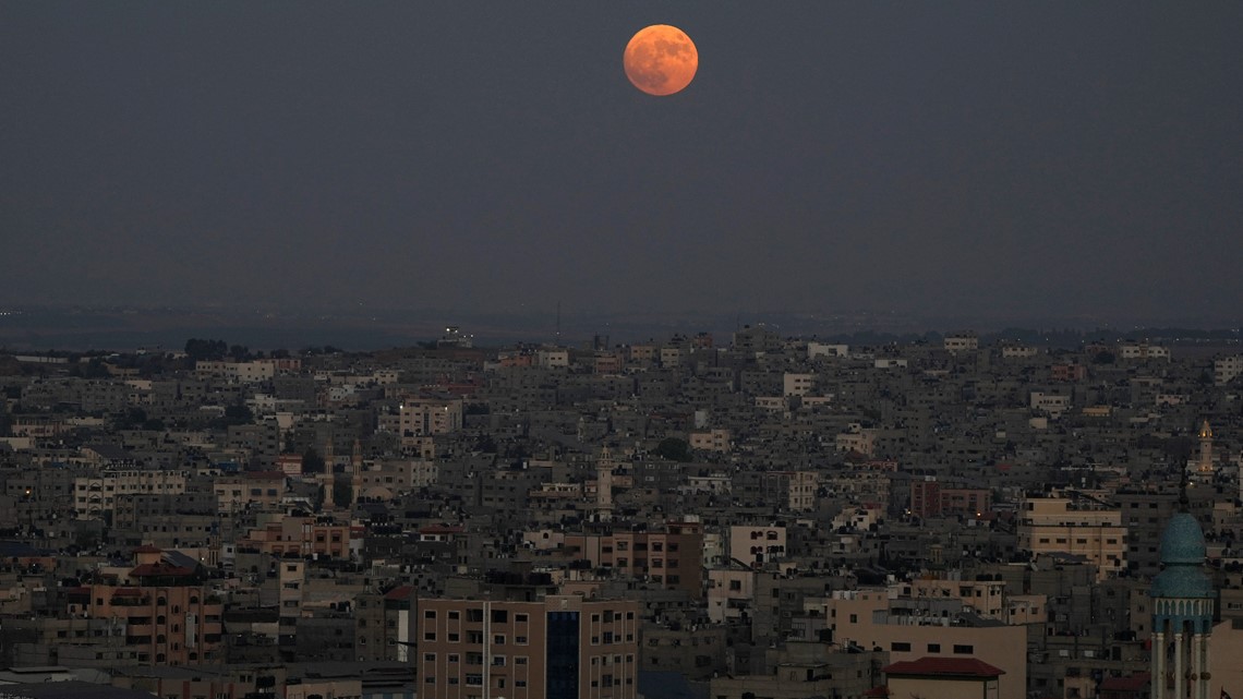 PHOTOS: Rare blue supermoon lights up August night sky | abc10.com