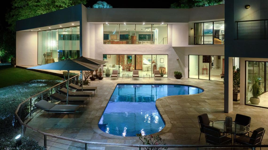 Miami mansion from 'Scarface' listed for $237 million | abc10.com