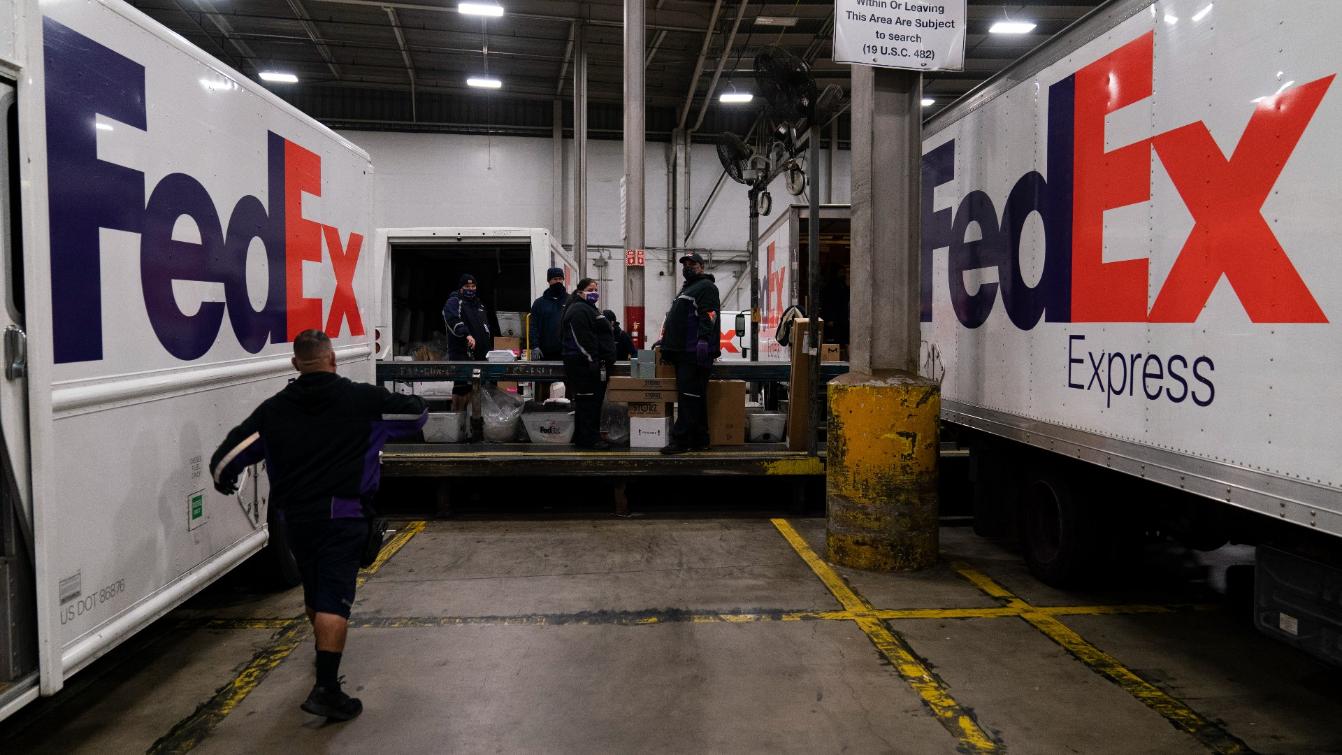 FedEx, USPS, UPS and others expected to meet holiday demand | abc10.com