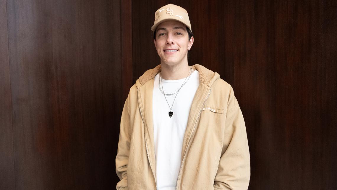 Country singer stepping away from the mic to focus on mental health ...