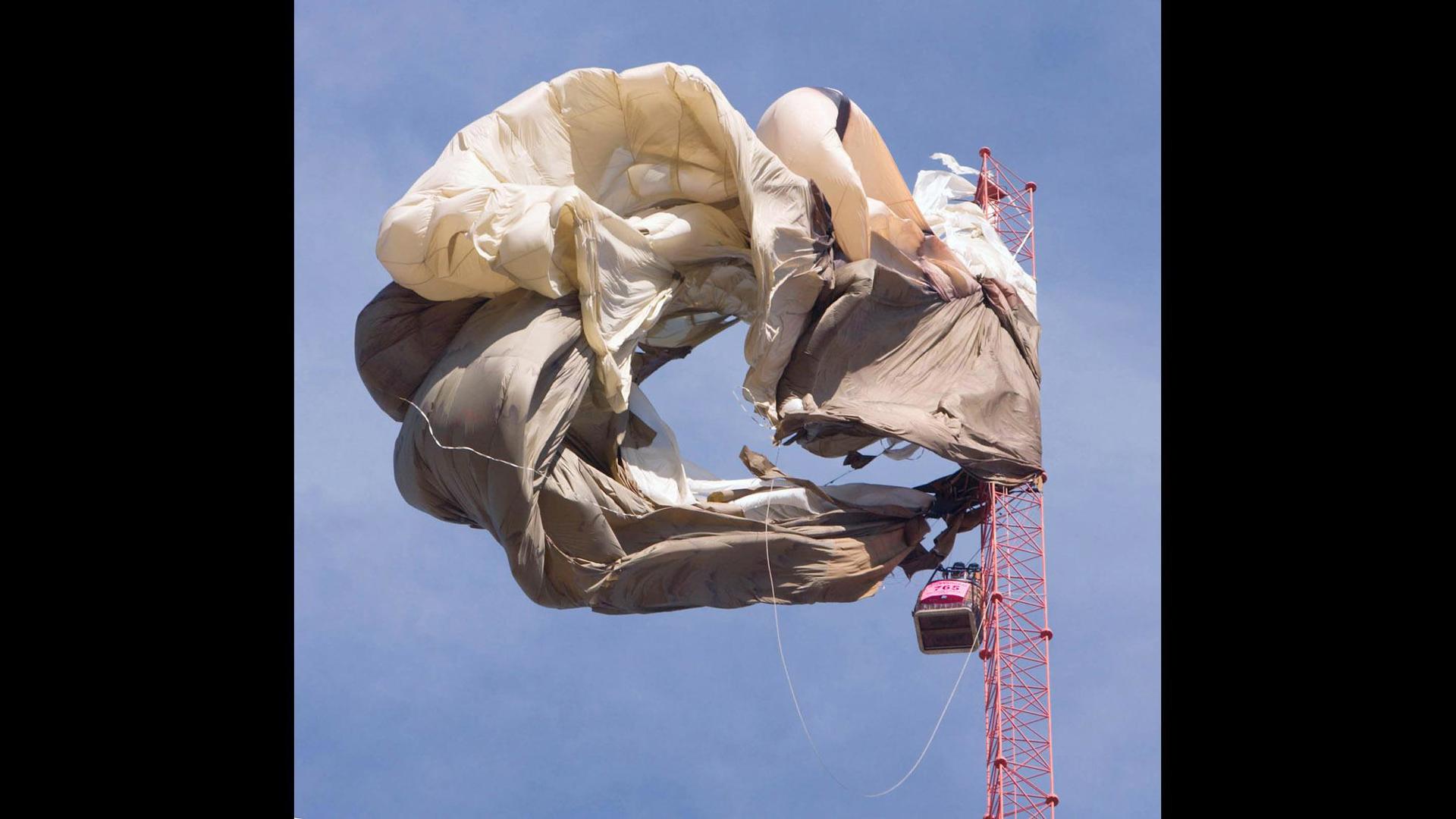 Hot air balloon hits, collapses Albuquerque radio tower | abc10.com