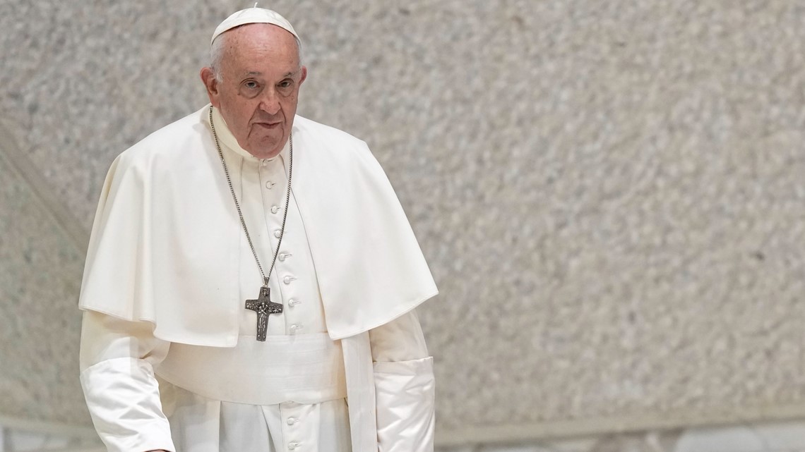 Pope Francis says trans Catholics can be baptized | abc10.com