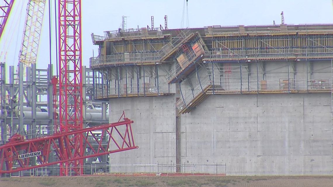 Families file lawsuit after Texas scaffold collapse kills 3 workers ...