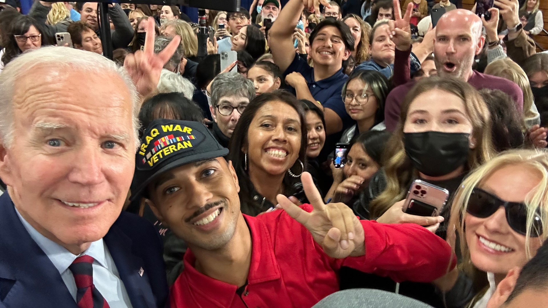 President Biden takes selfie with Iraq war veteran in San Diego | abc10.com