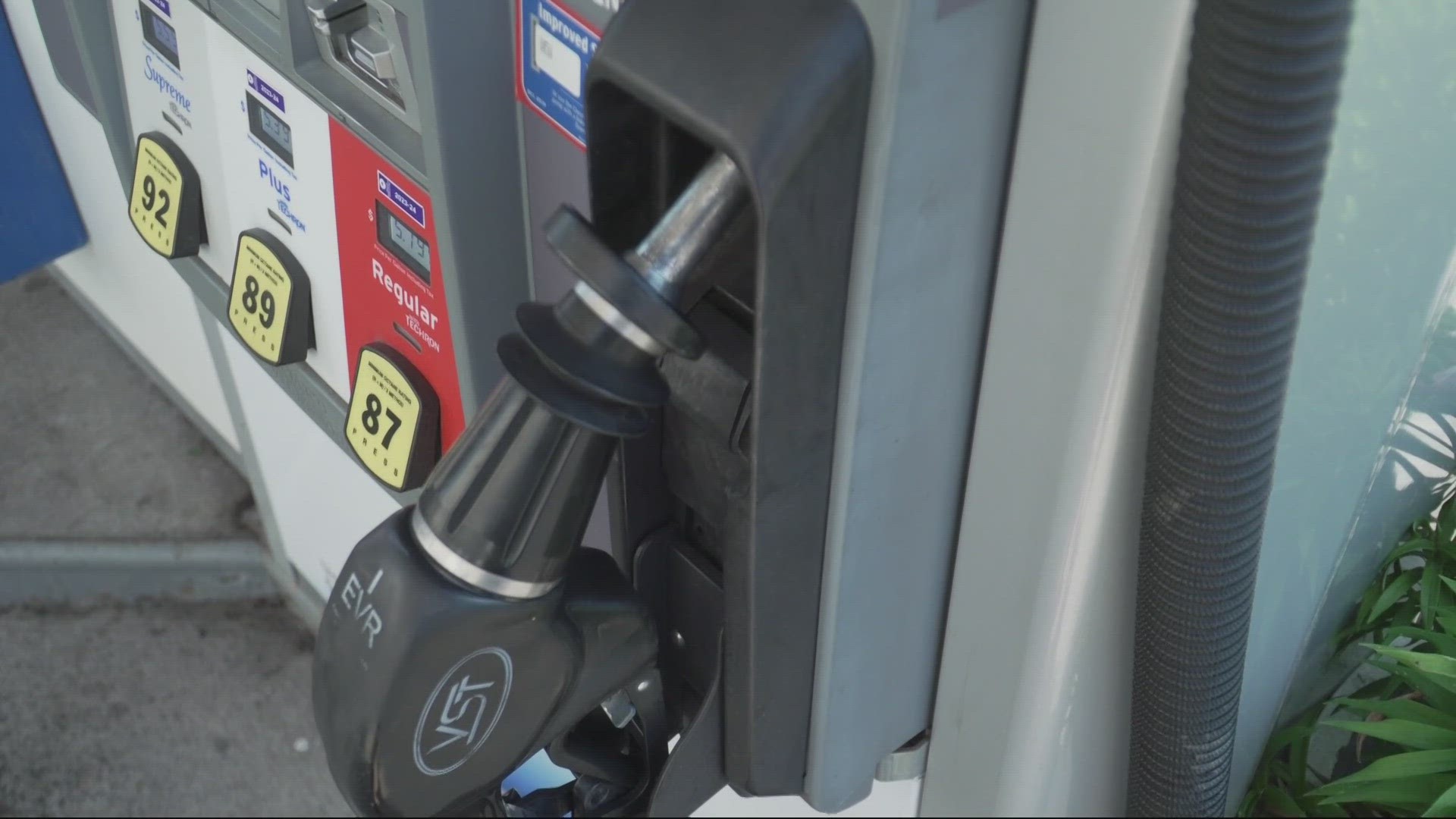 Oregonians can pump their own gas starting later this week | abc10.com