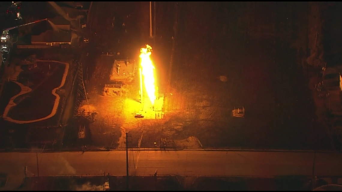 Large pipeline fire near Spencer Highway in Deer Park, Texas | abc10.com