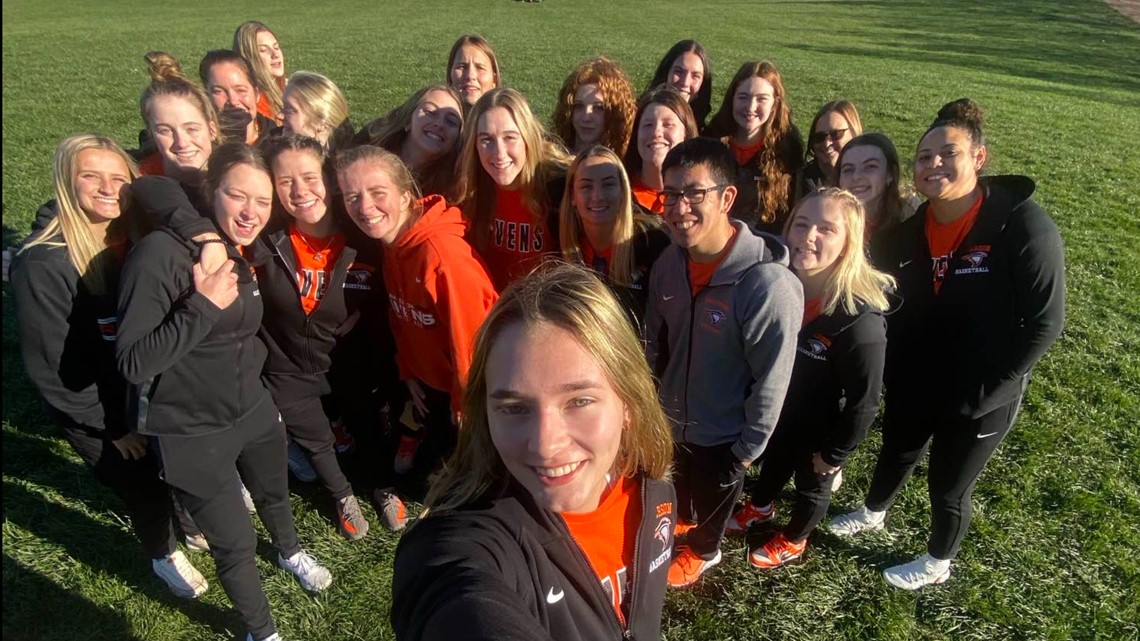 NCAA women's basketball team bus burglarized near Gateway Arch | abc10.com
