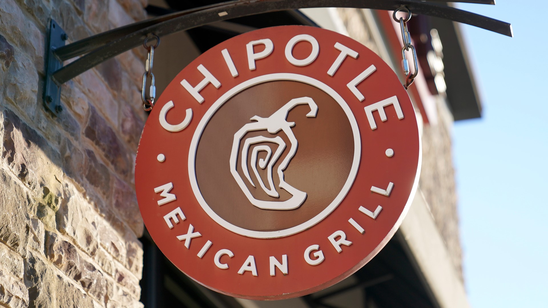 Chipotle sued after manager allegedly ripped off employee's hijab ...