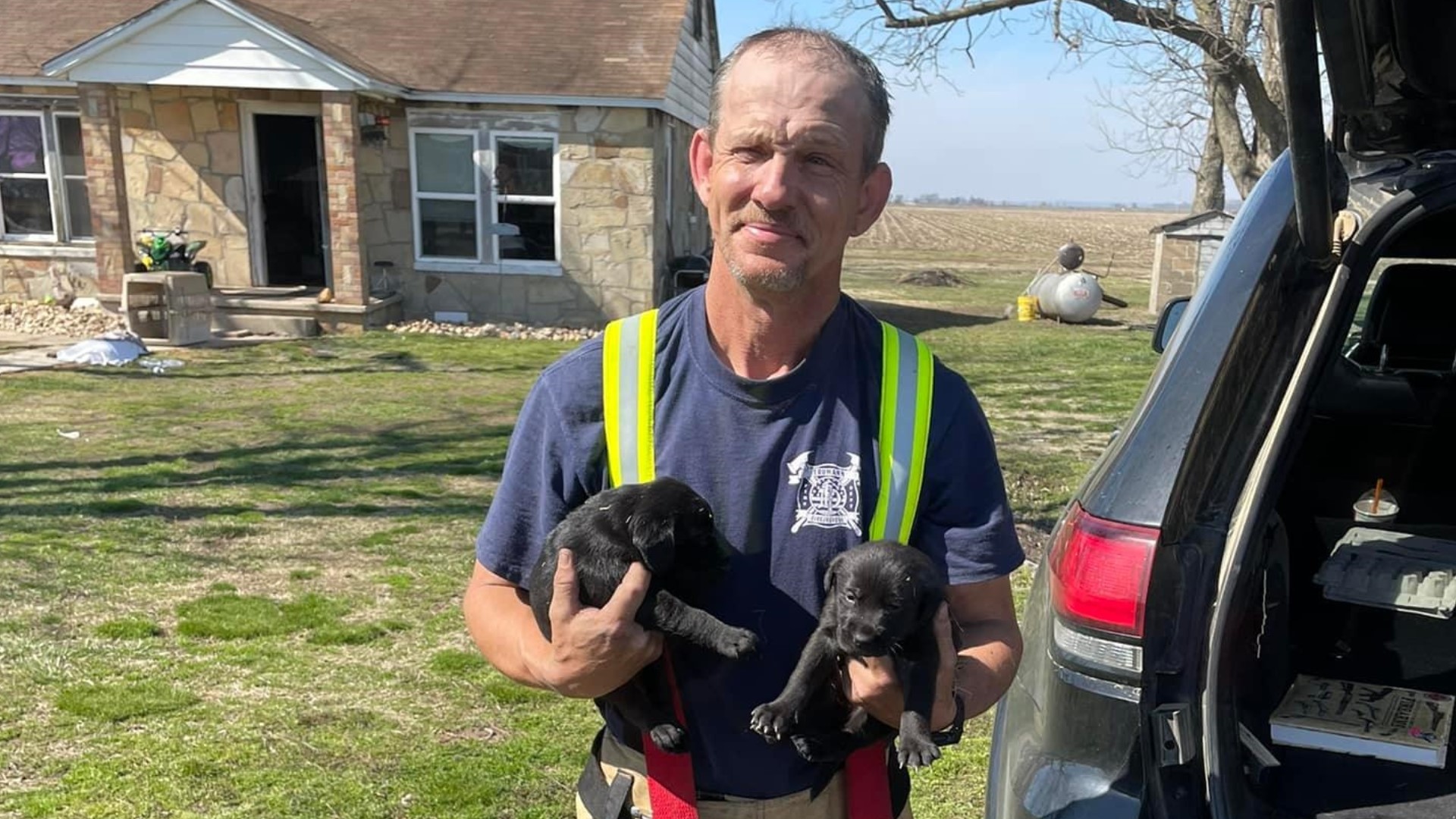 Arkansas family thankful after fire department rescues 10 dogs | abc10.com