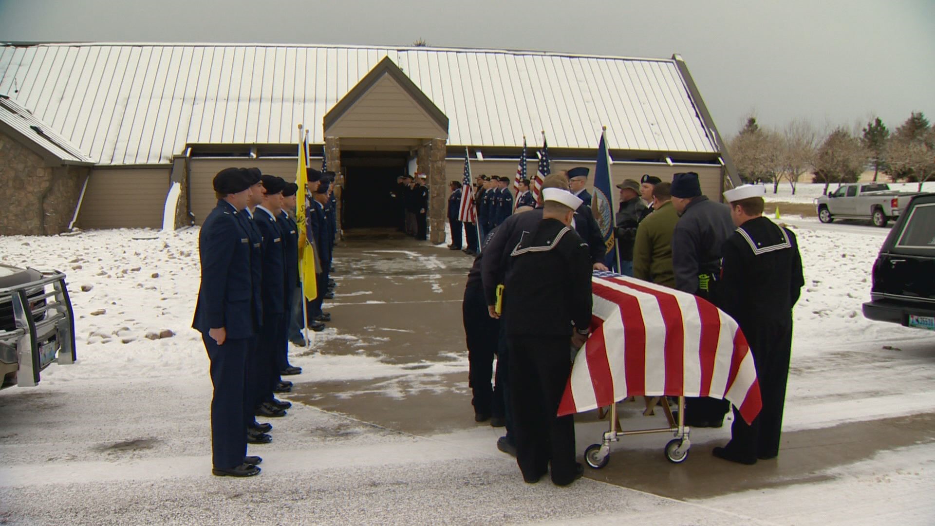 Full chapel at funeral for homeless veteran | abc10.com