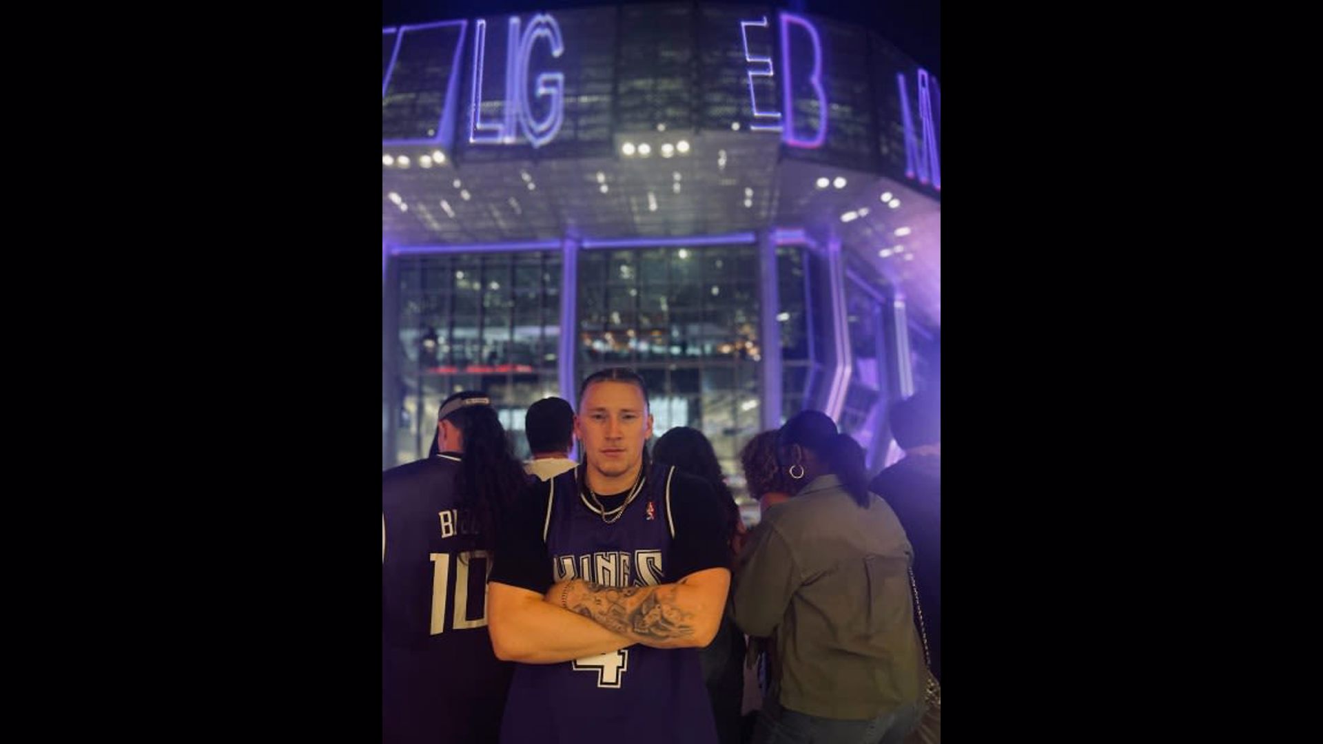 Kings fans for game 2 | Photos from outside the Golden 1 Center | abc10.com