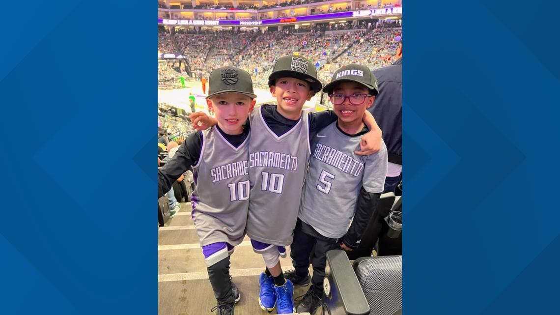 Sacramento Kings fans show off their Game 4 pride | abc10.com