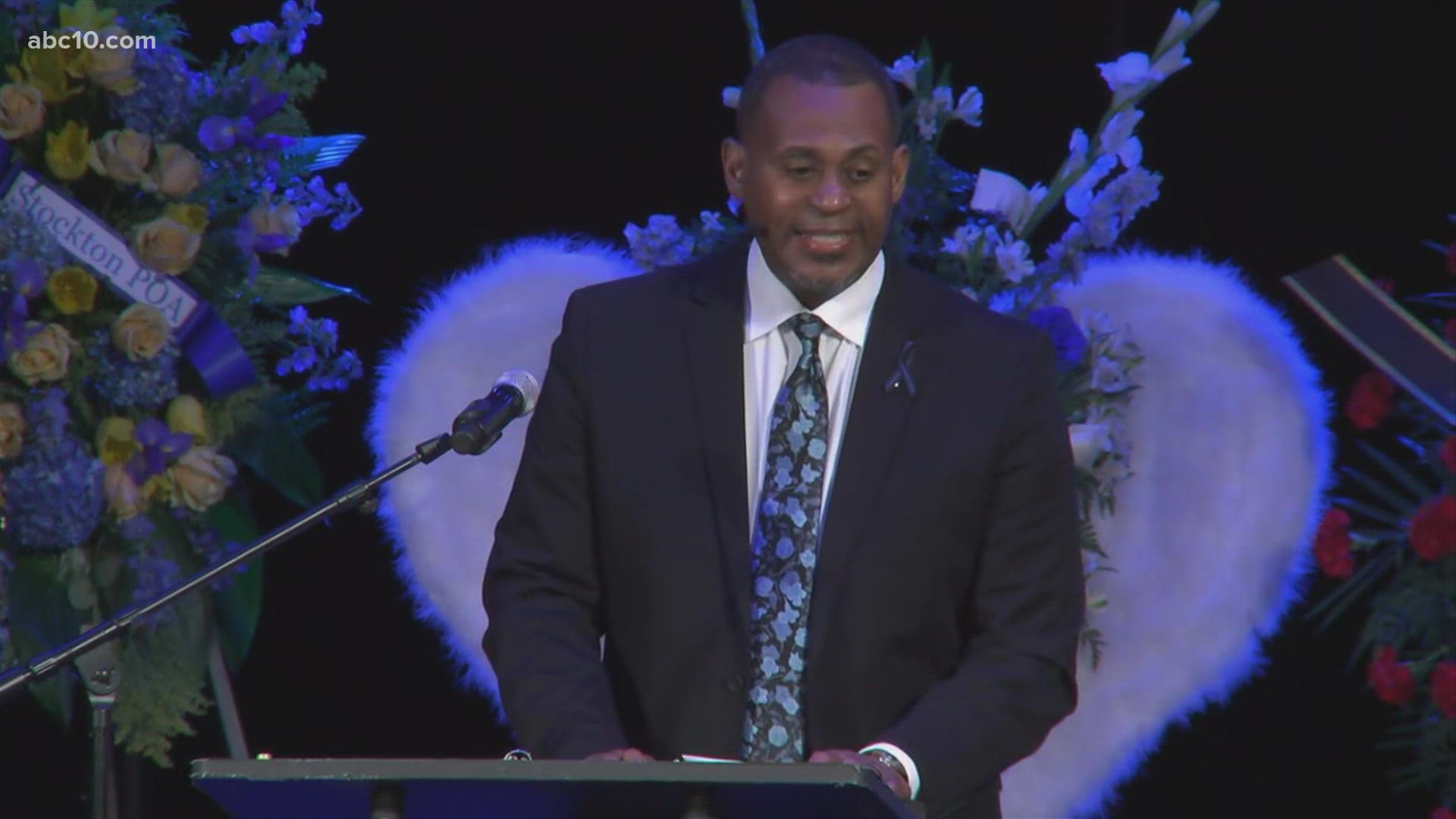 Pastor Michael Metcalf opens memorial service for Ty Lenehan | abc10.com