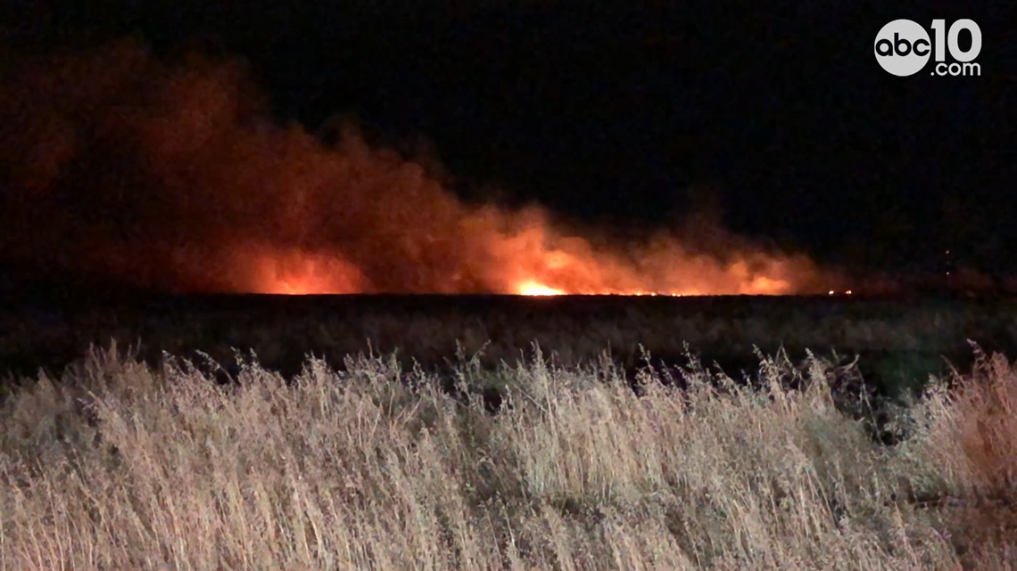 Grass fire near Sacramento International Airport extinguished | abc10.com