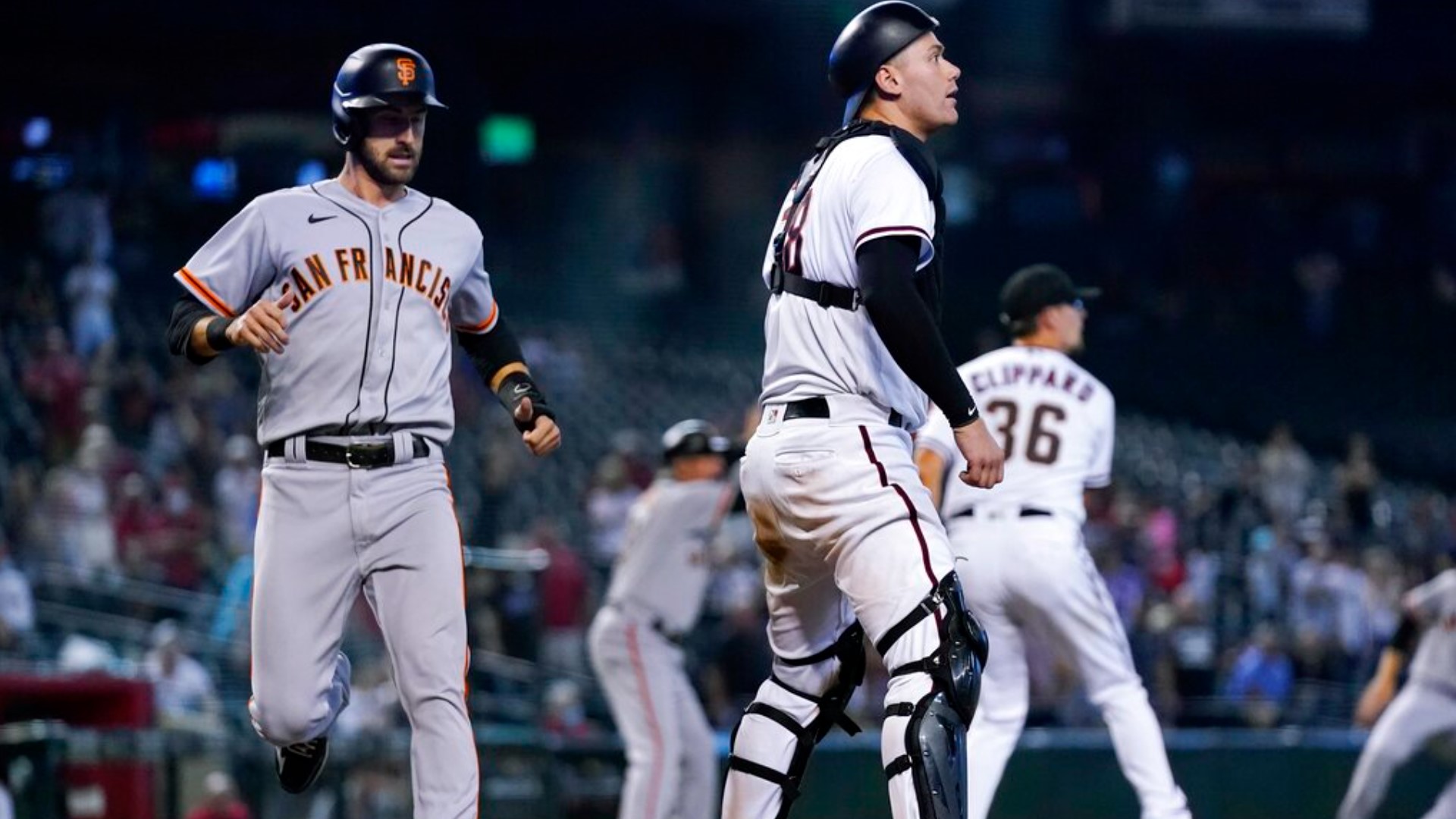 Giants score 4 in 9th to tie, beat Diamondbacks 5-4 in 10 | abc10.com