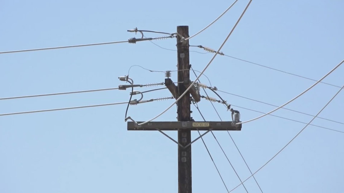 SMUD crews work to restore power after car hits pole in Sacramento ...