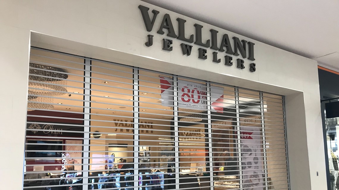 Modesto mall employees speak out after smash-and-grab robbery | abc10.com