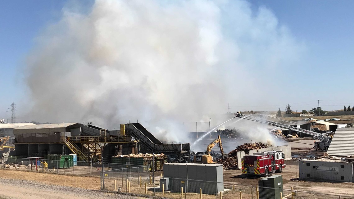 Large garbage fire in Sacramento nearly extinguished | Update | abc10.com