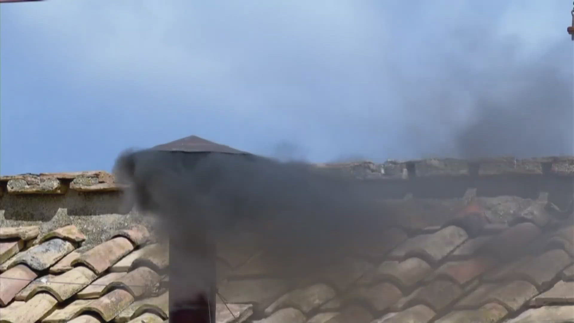No new pope elected yet after black smoke pours out of Sistine Chapel's chimney | abc10.com
