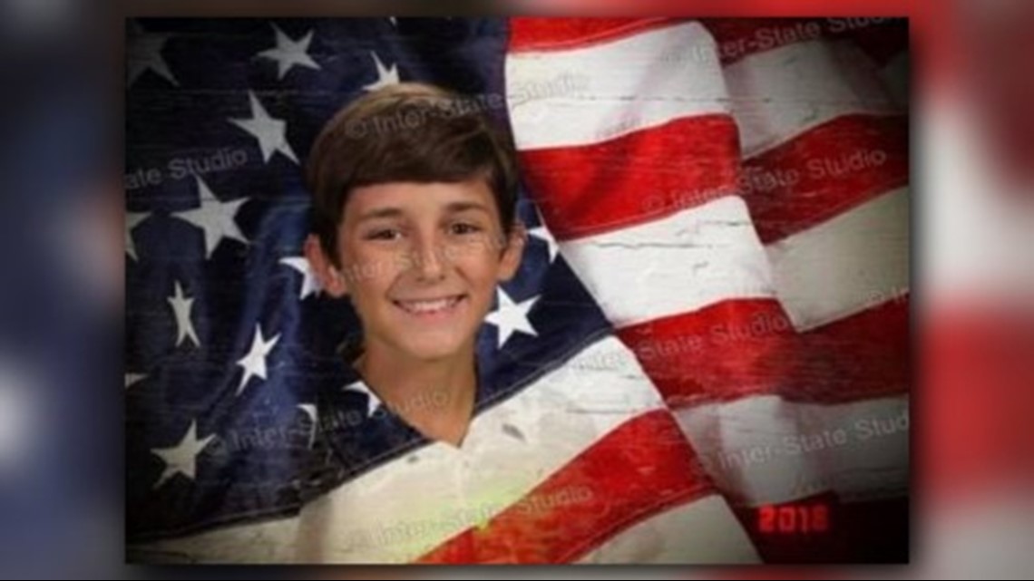 St. Louis boy's 'floating head' back-to-school photos go viral | abc10.com