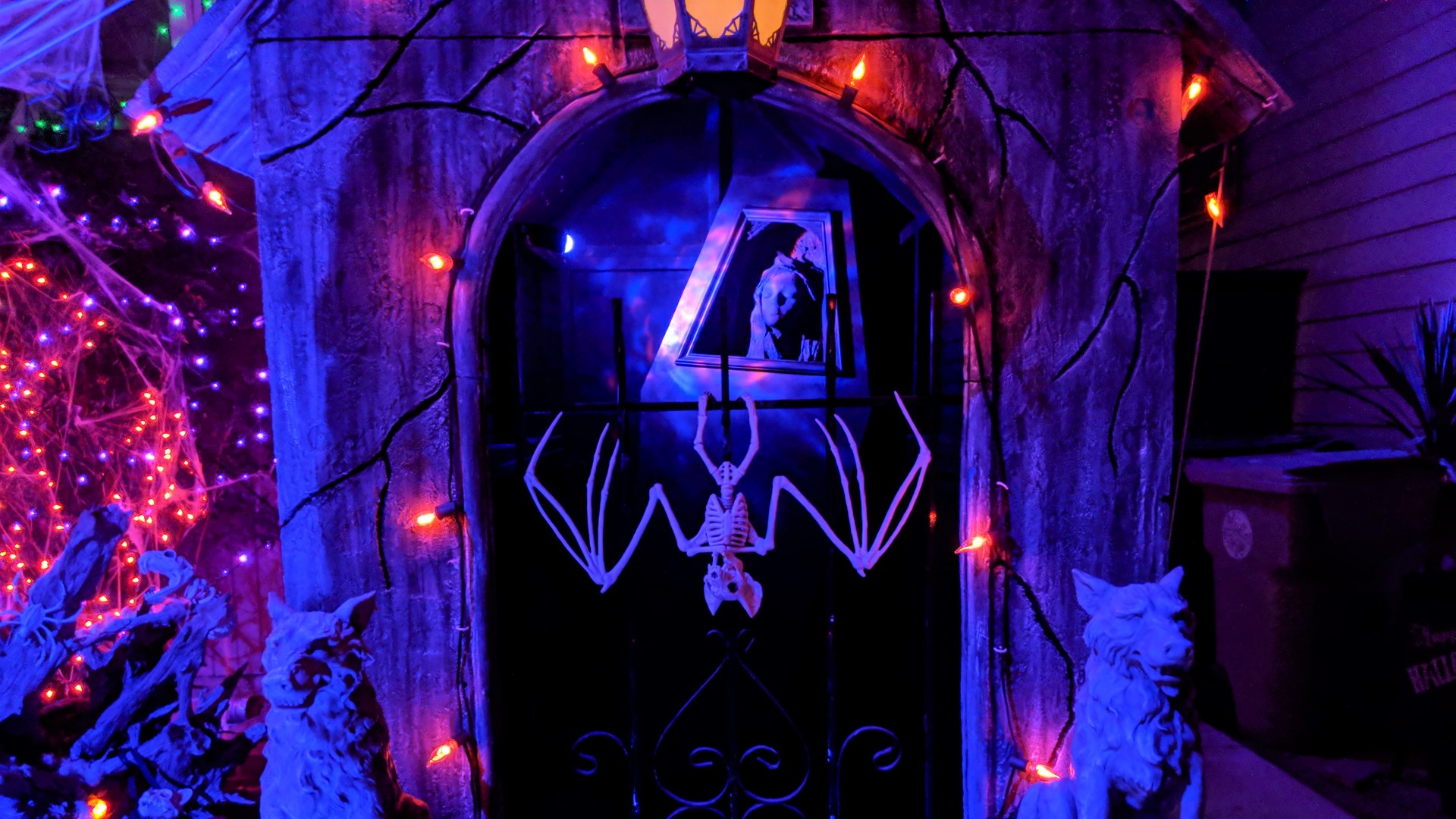 Oak Park 'Halloween House' dedicated to beloved postal clerk | abc10.com