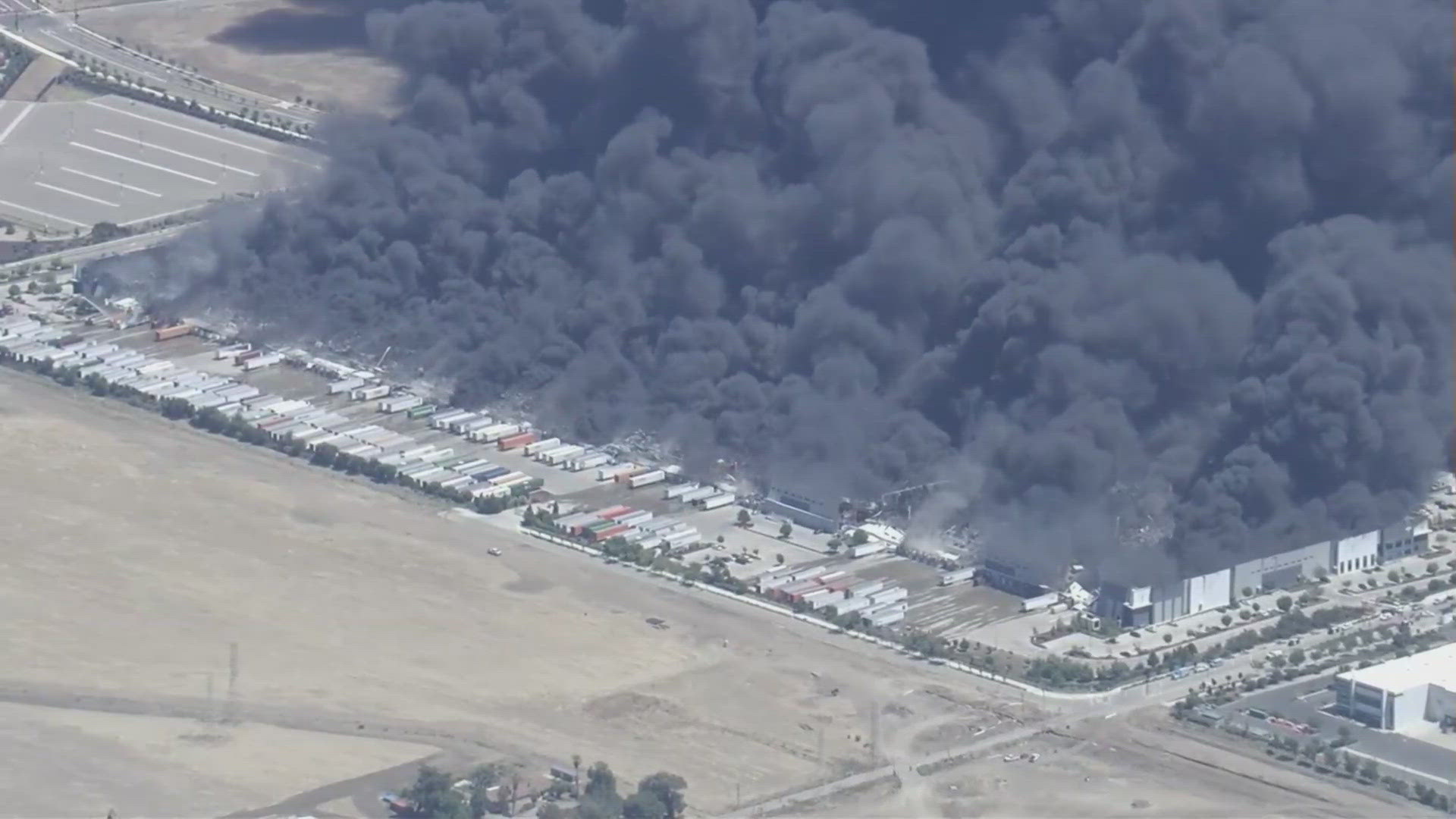 Massive Tracy fire destroys Medline medical supply warehouse | abc10.com