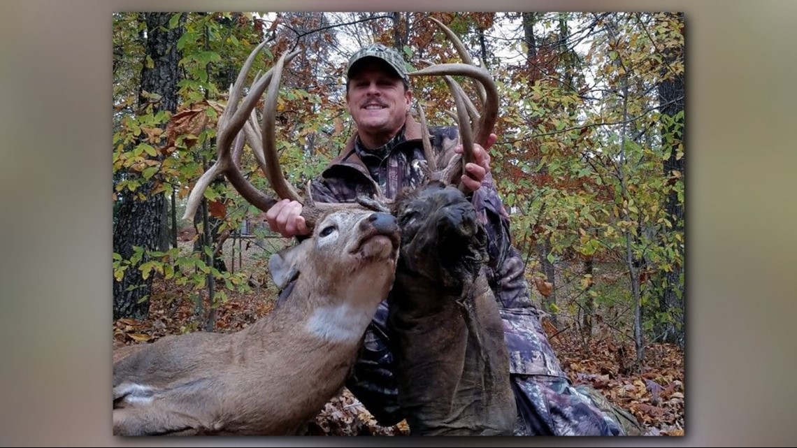 Doing a double take: 'Two-headed' buck bagged in Kentucky | abc10.com