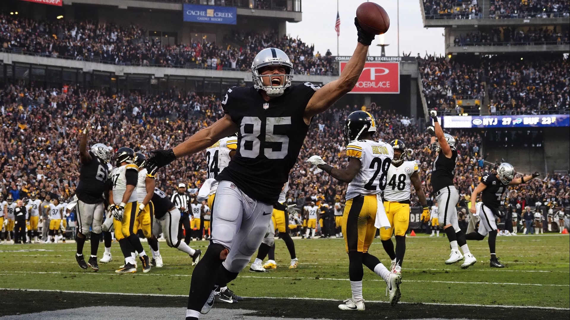 Carr's late TD pass leads Raiders past Steelers 24-21 | abc10.com