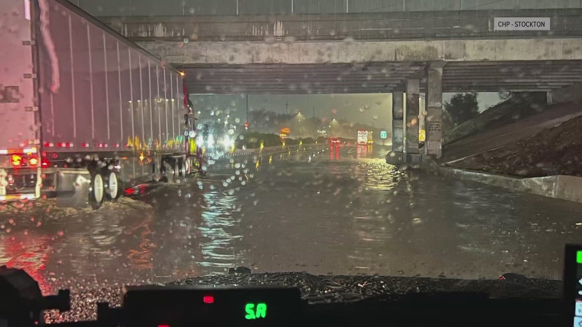 California Winter Storm: Freeway flooding, levee concerns and more - 11 ...
