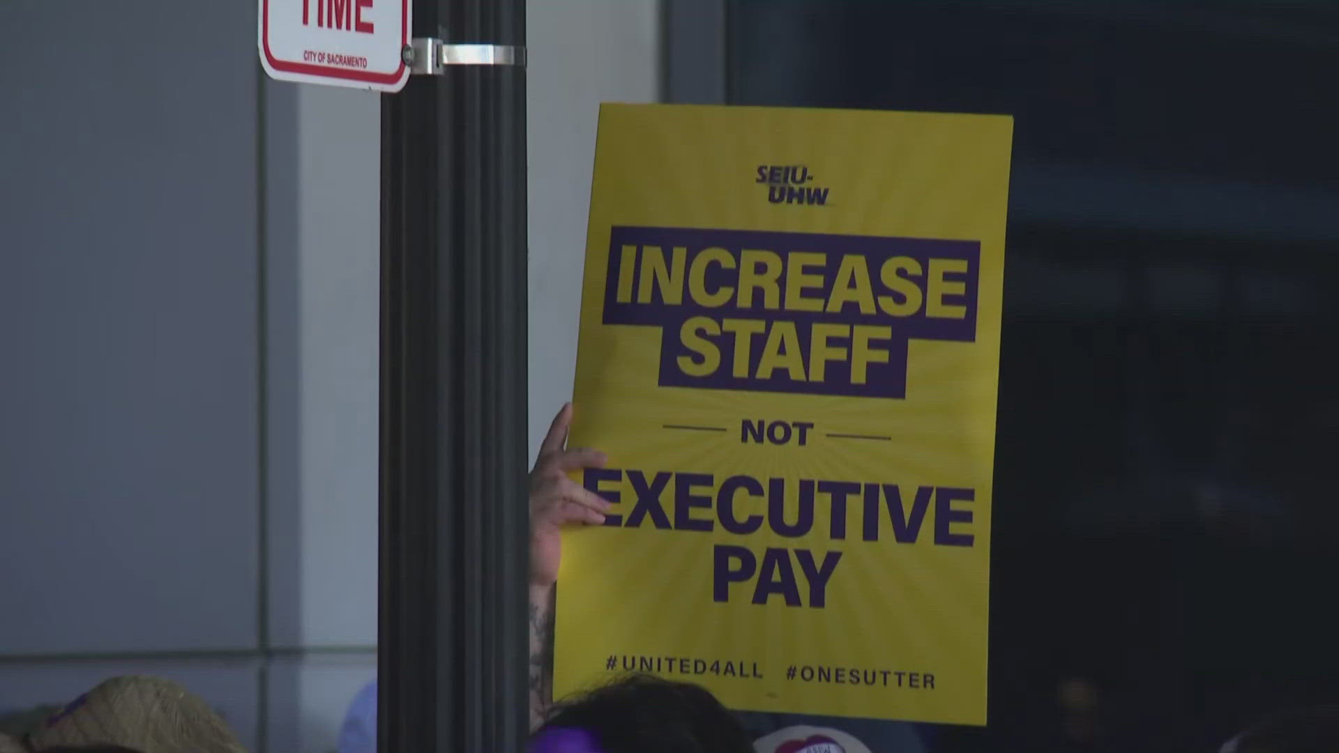 Hundreds of healthcare workers picketing at Sutter Medical Center in ...