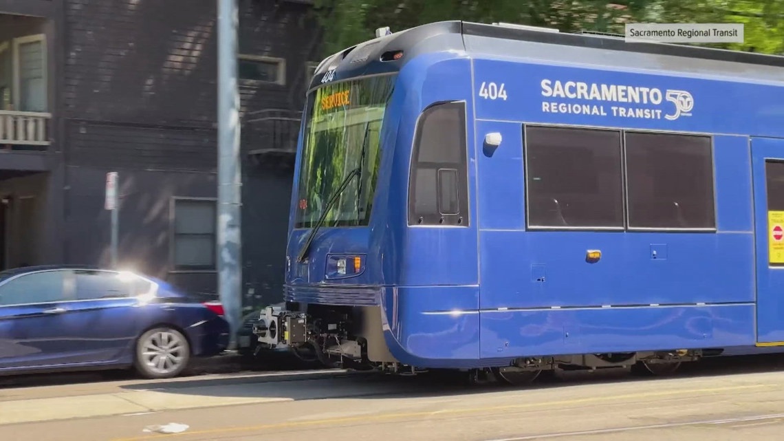 Sacramento Regional Transit District debuts new low-floor light rail ...