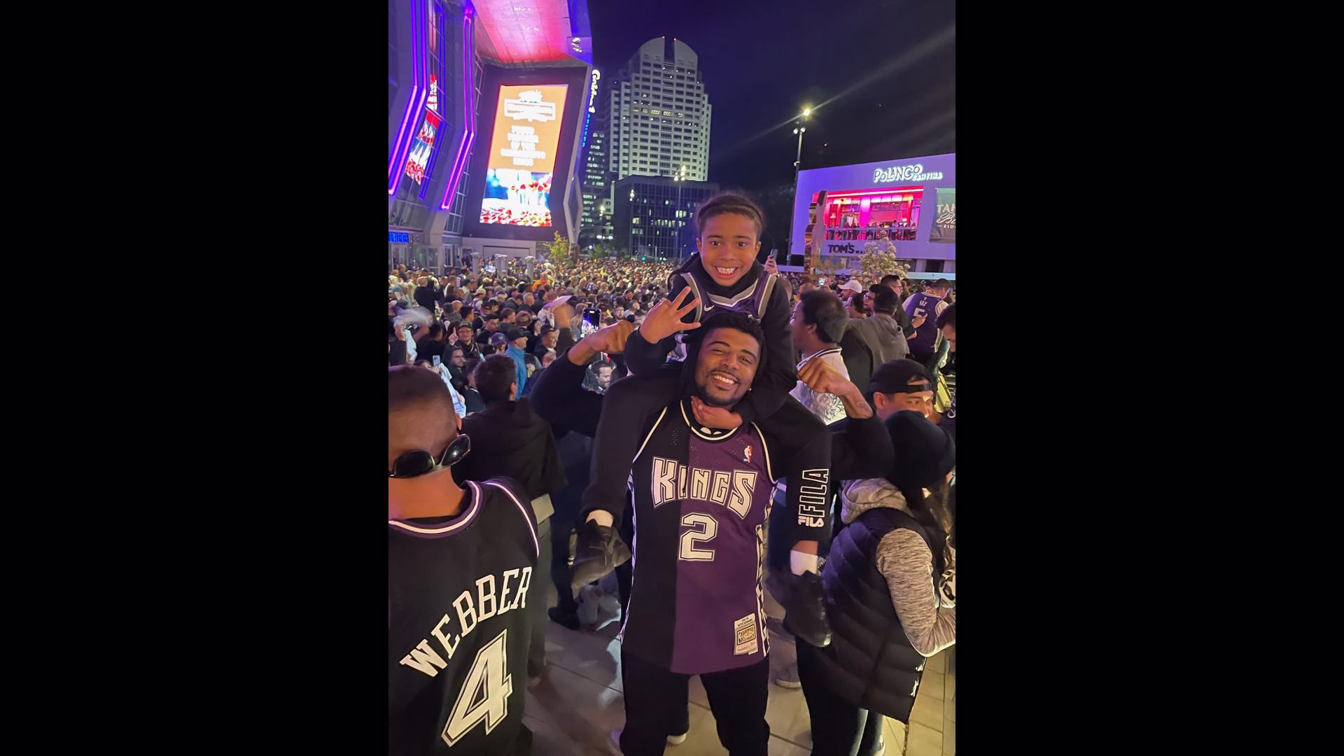 Kings fans for game 2 | Photos from outside the Golden 1 Center | abc10.com