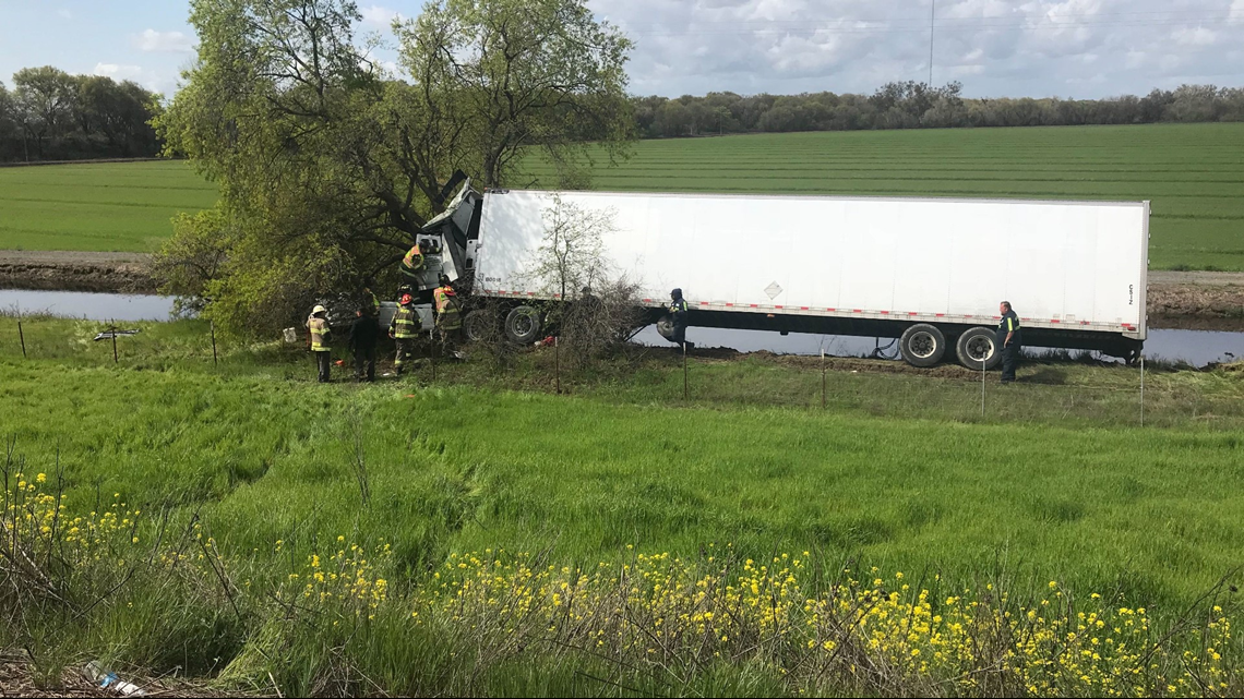 Five hours after fatal crash, traffic still jammed on SB I-5 | abc10.com