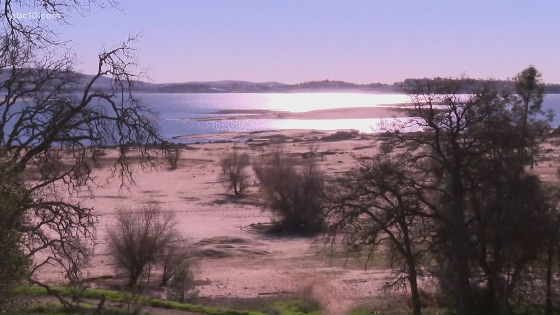 Folsom Lake water level low, dried up due to lack of rain | abc10.com