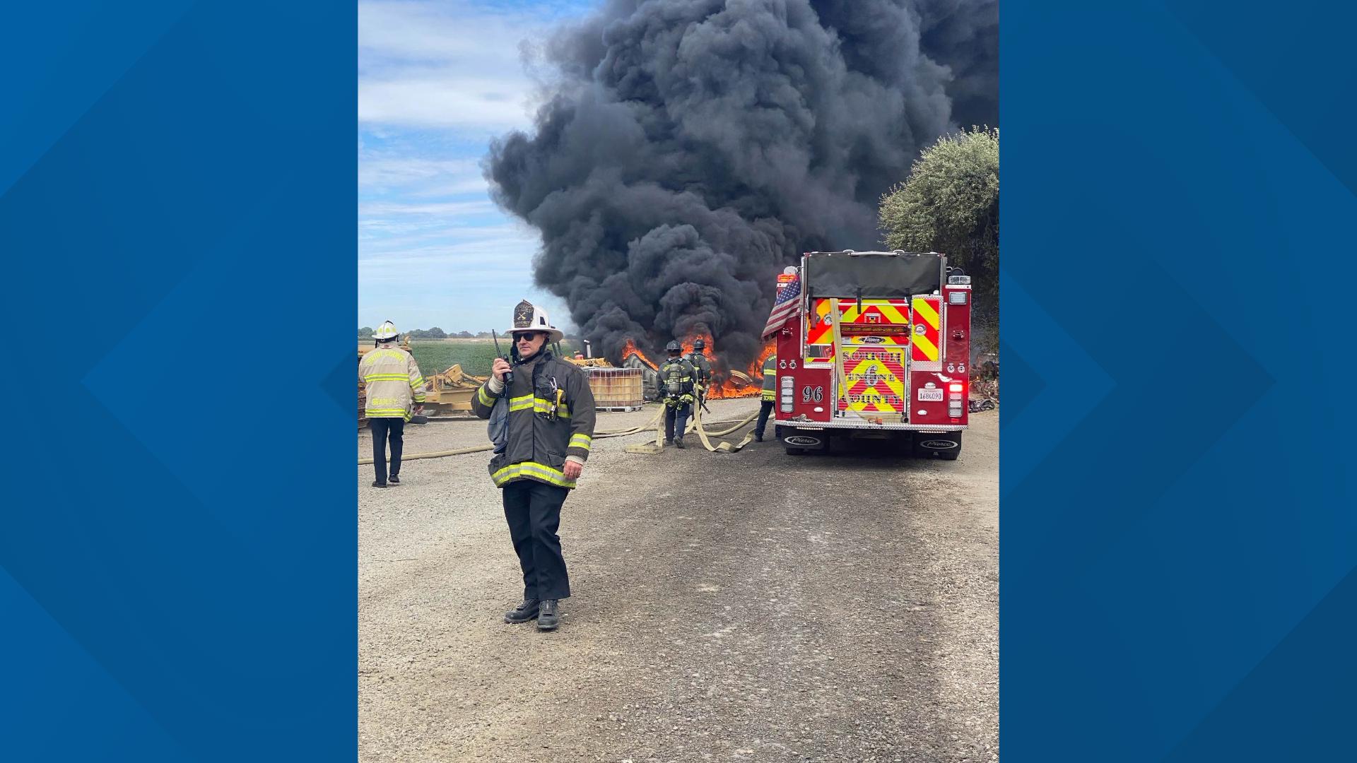 Tracy tire fire causes big smoke column, burns equipment | abc10.com