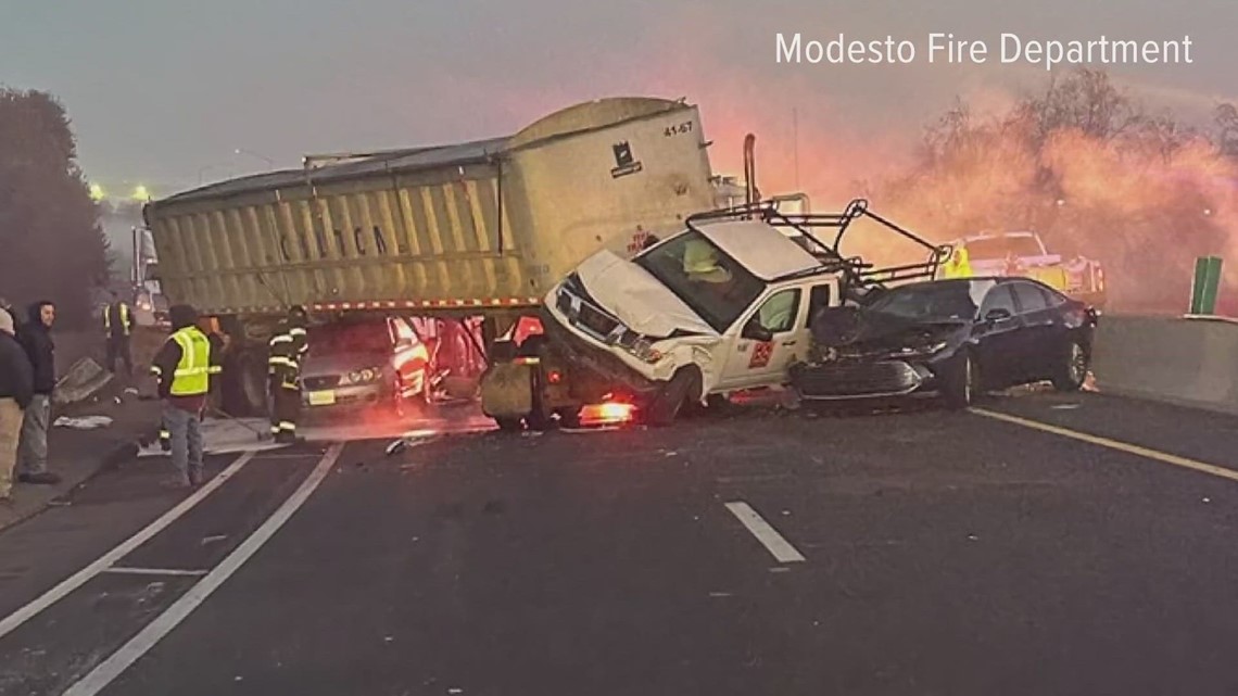 More than a dozen vehicles involved in Modesto crash | abc10.com