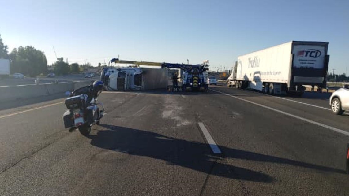 5 injured in Saturday morning crash in Modesto | abc10.com